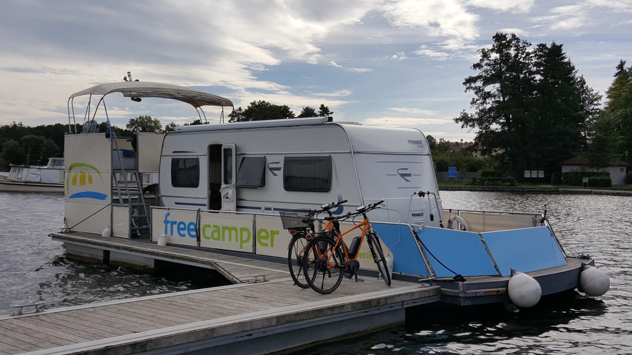 Maak een bootvakantie met Freecamper
