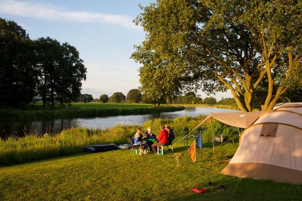 Camping Huttopia De Roos aan de Overijsselse Vecht