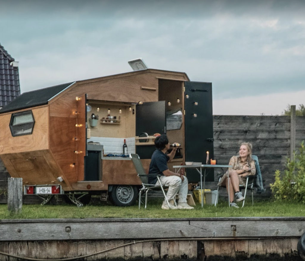 Comfy Cocoons handgemaakte houten caravans - KampeerMagazine